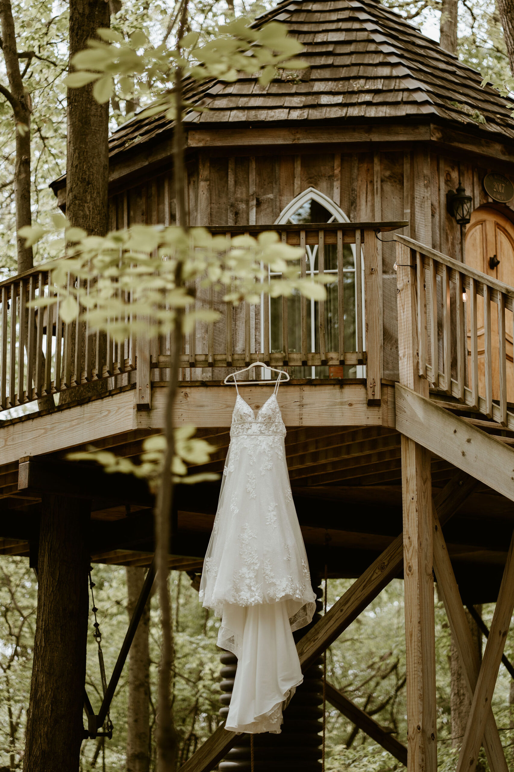 The Mohicans Treehouse Wedding – Kendra + Dean - equilibriumphotos.com